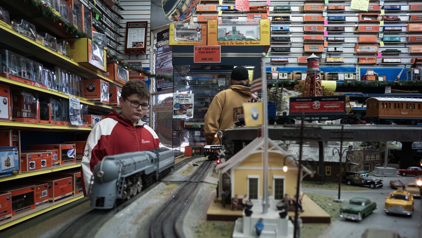 Lionel toy trains 125 years and still chugging : NPR
