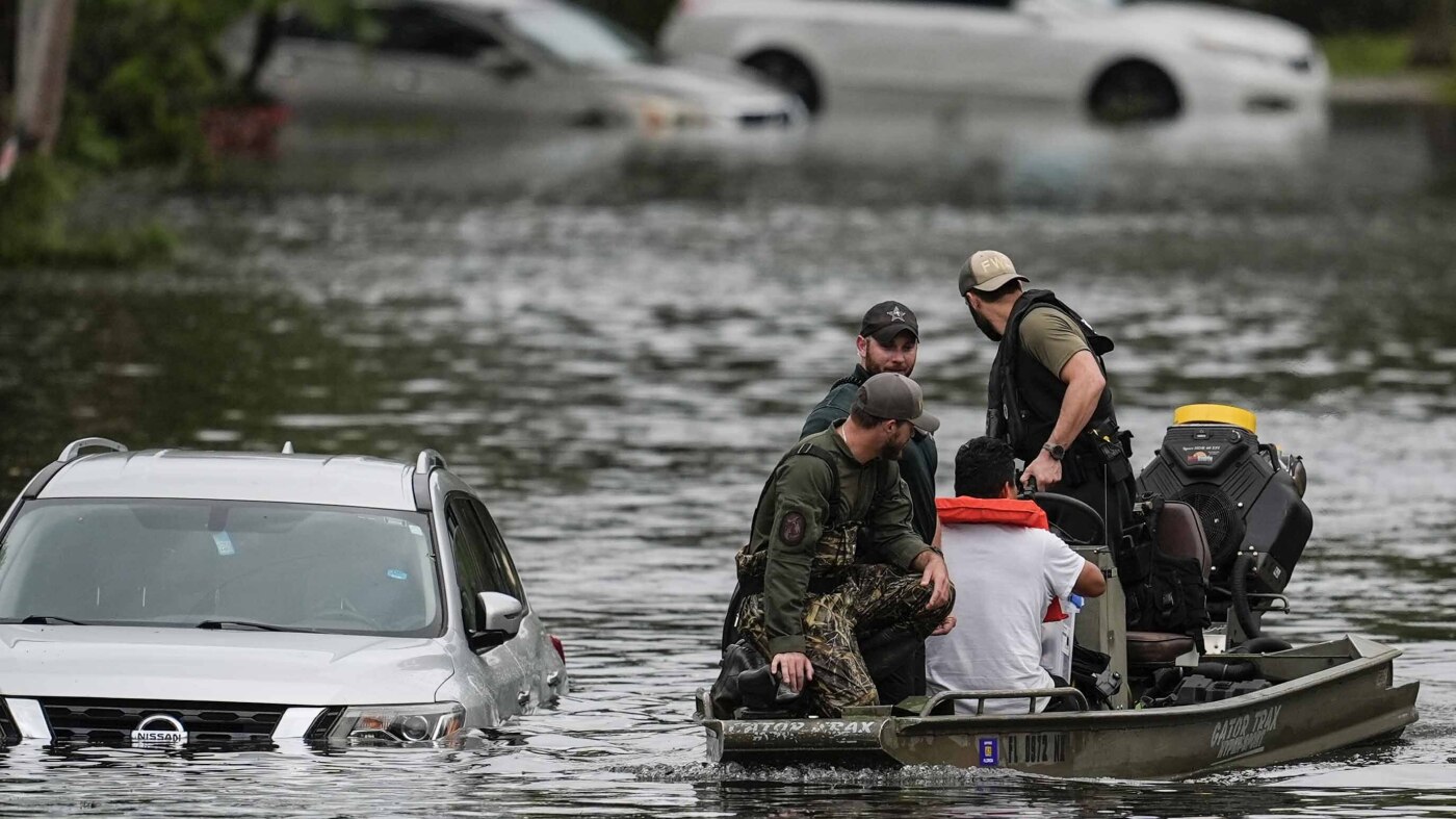 Photos: Hurricane Milton brings damage across Florida : The Picture ...