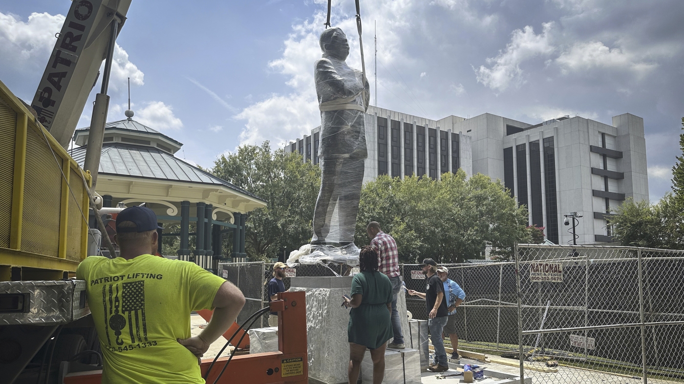 A John Lewis statue will replace a former Confederate monument in ...