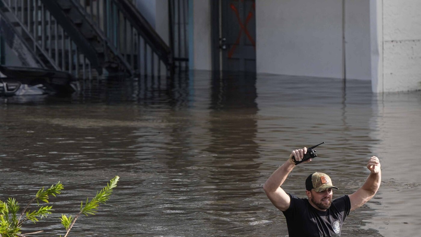 Photos: Hurricane Milton brings damage across Florida : The Picture ...
