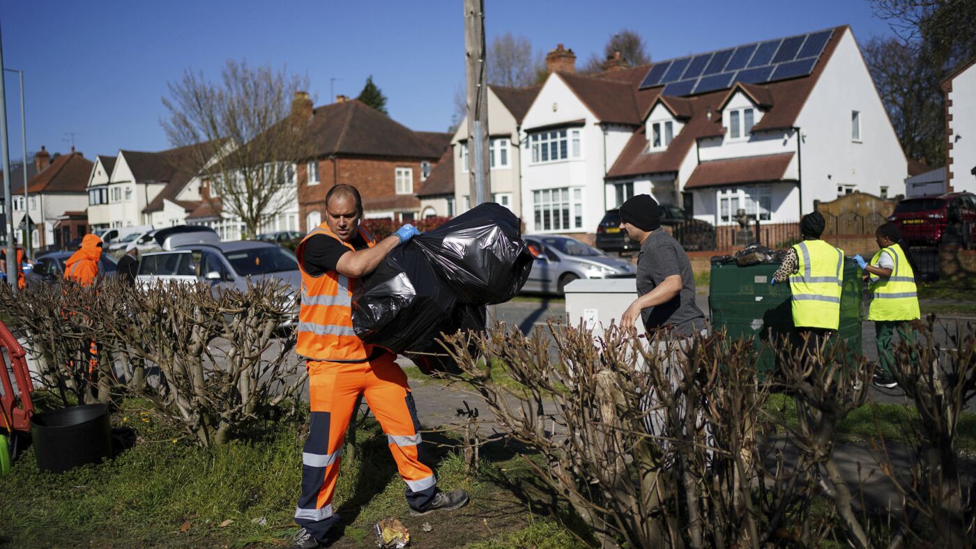 Garbage piles up in Birmingham as the U.K. city's sanitation strike ...