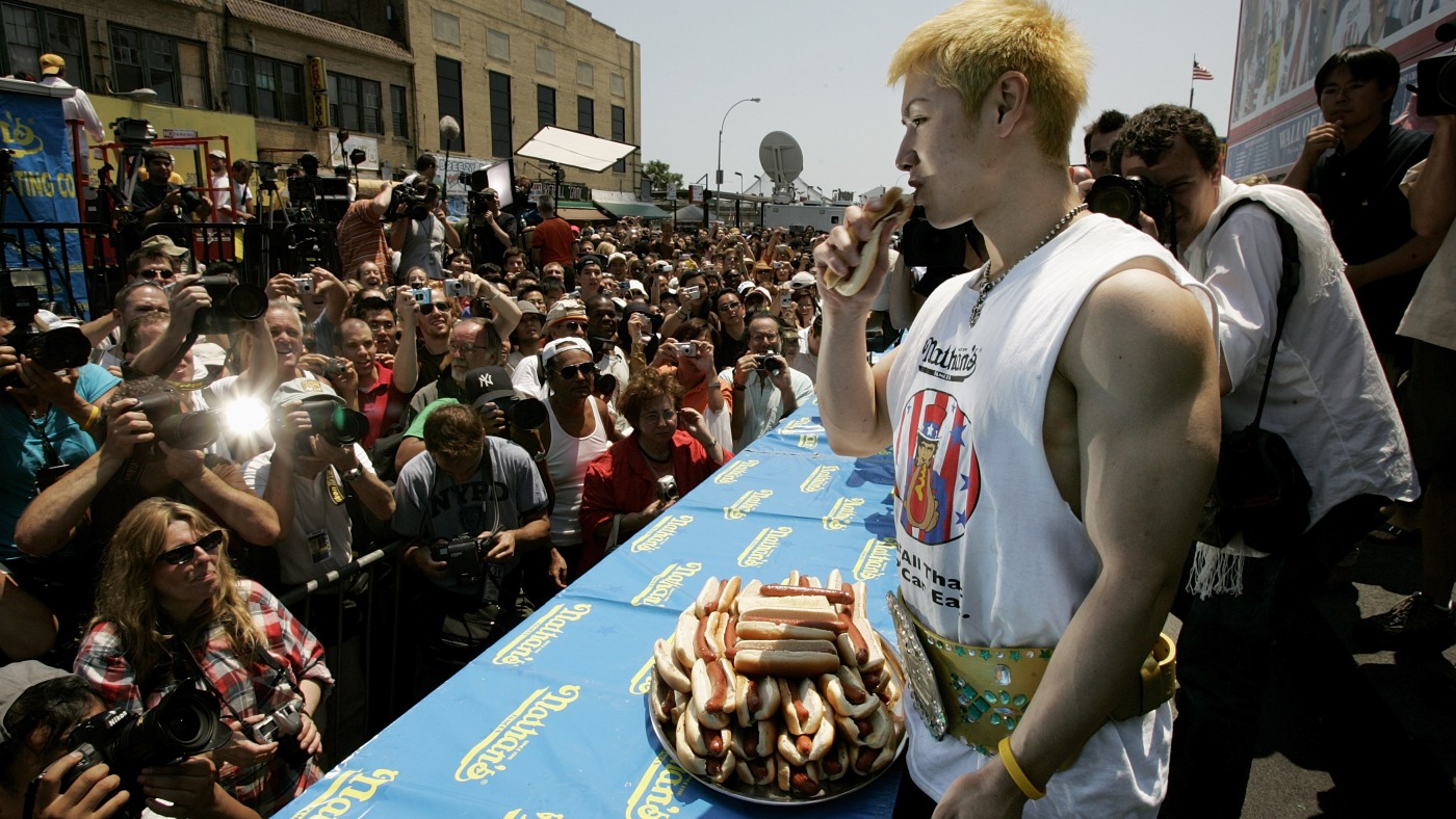 Joey Chestnut, Takeru Kobayashi to compete in Netflix hot dog contest : NPR