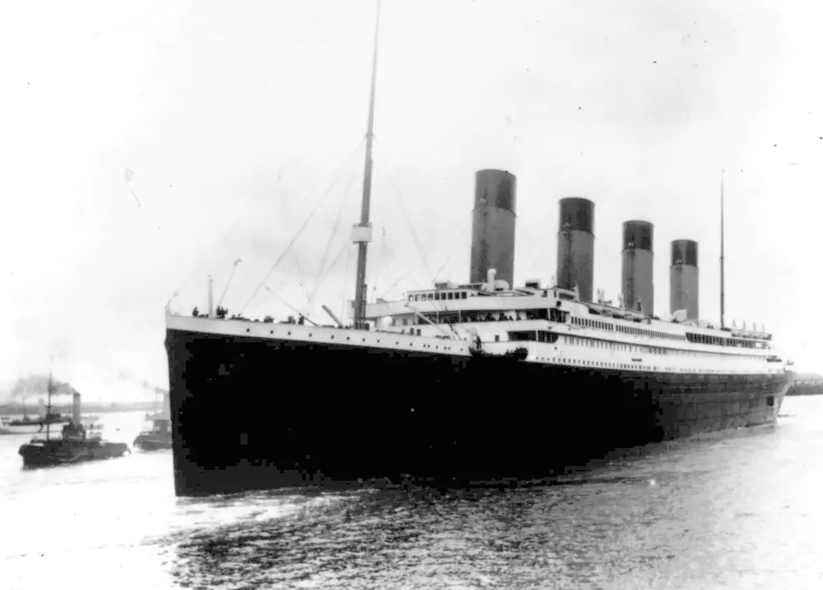 Life jacket worn by a passenger who survived the Titanic auctioned off ...