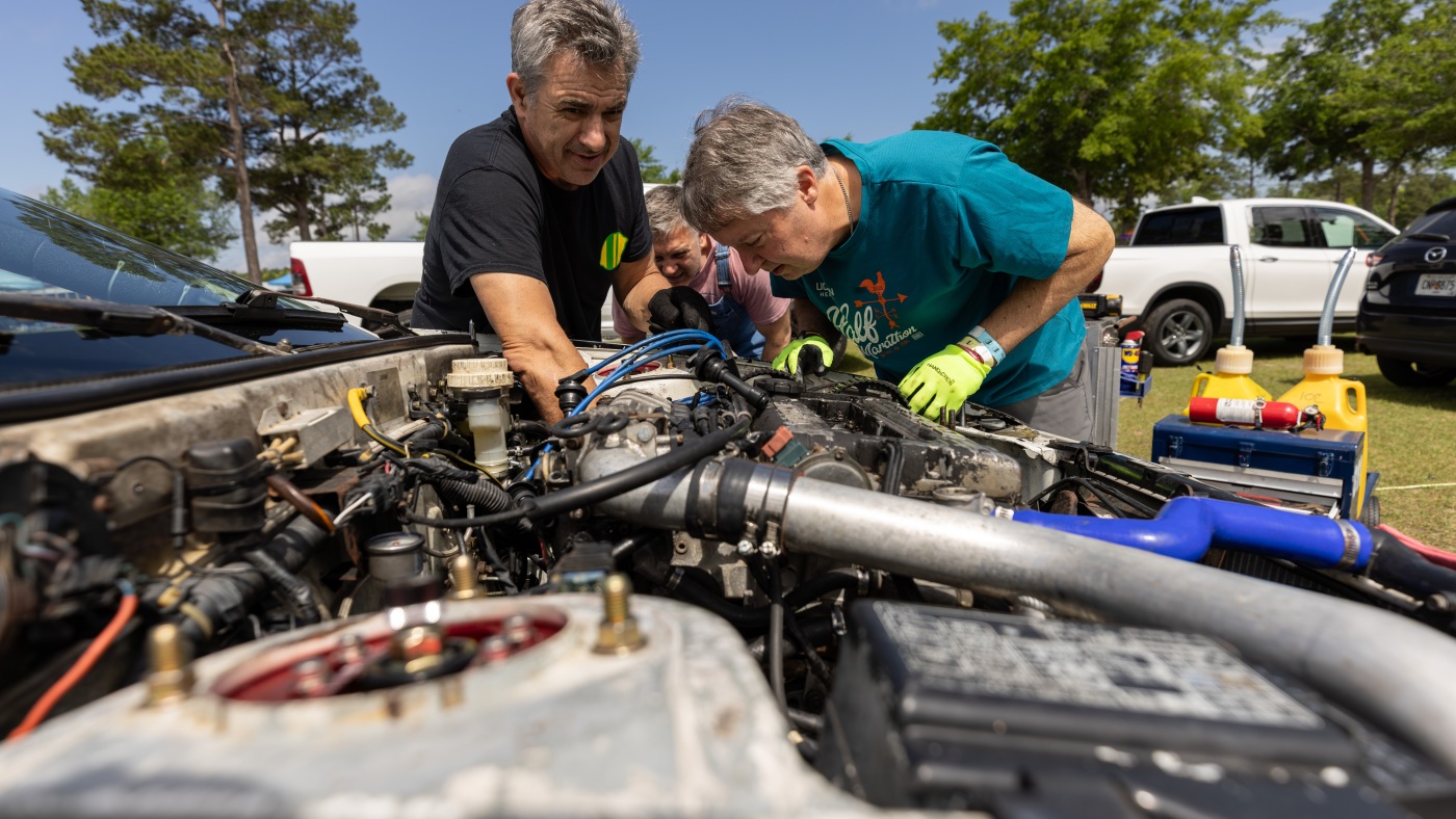 24 Hours of Lemons: Endurance car race features $500 vehicles : NPR
