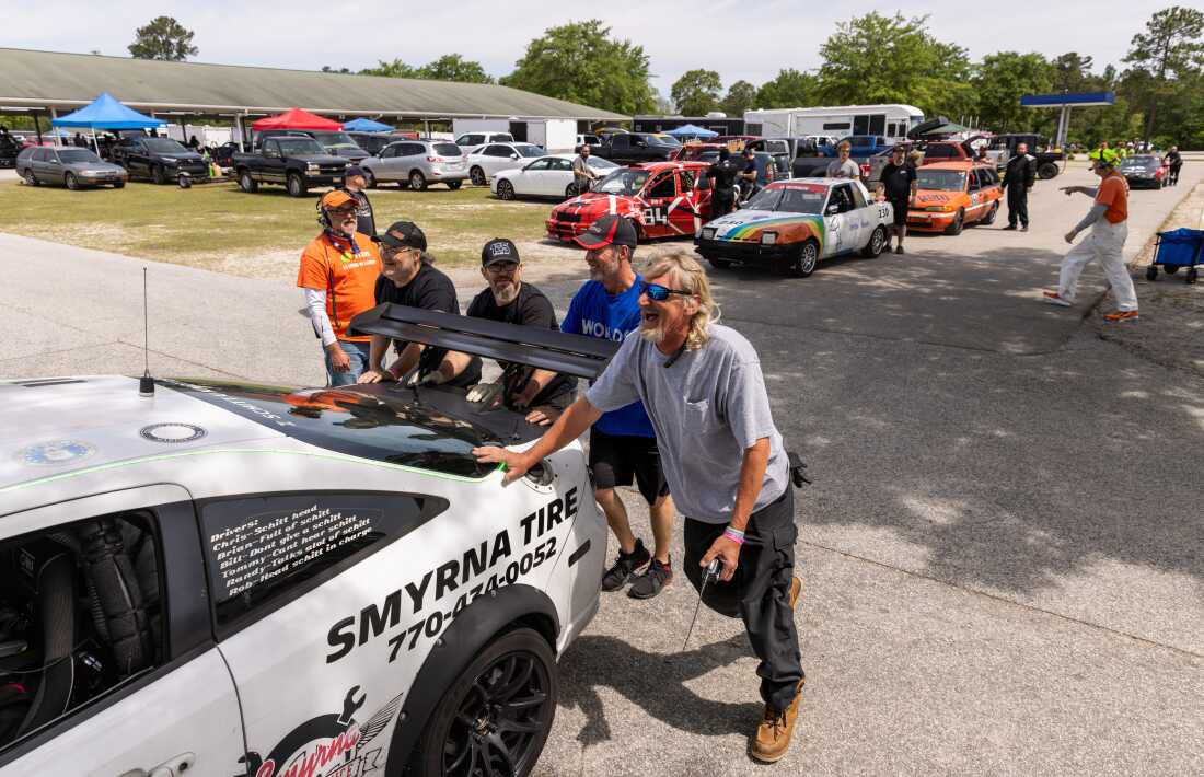 24 Hours of Lemons: Endurance car race features $500 vehicles : NPR