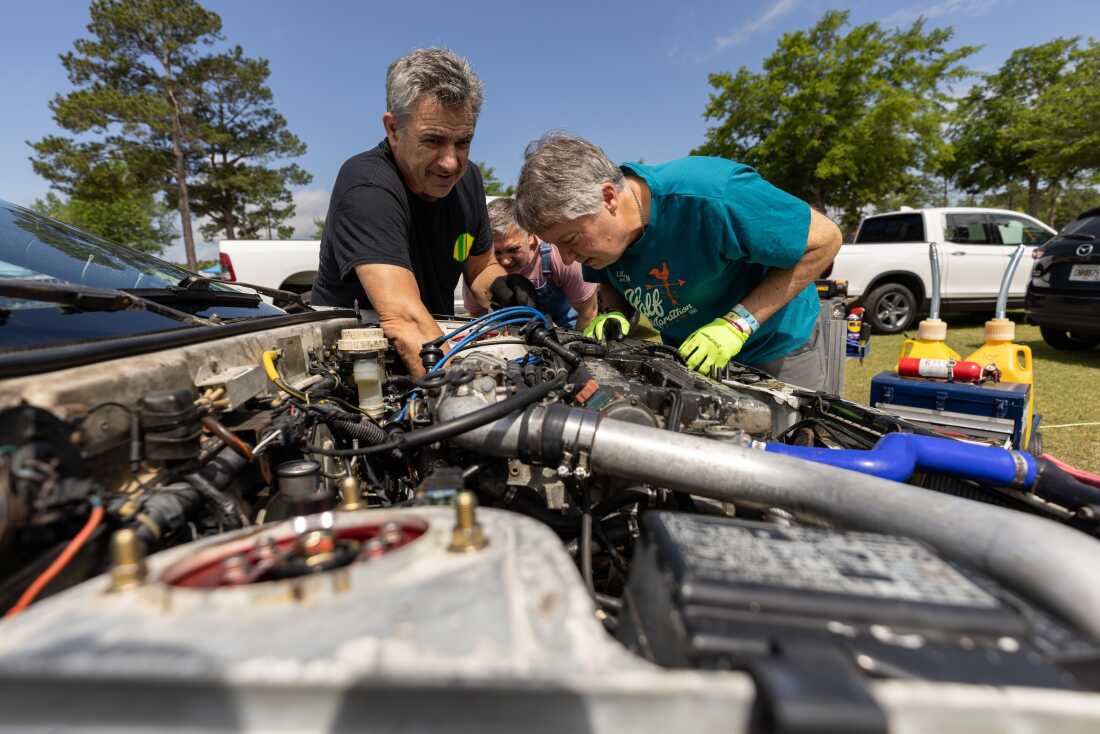 24 Hours Of Lemons Endurance Car Race Features 500 Vehicles Npr