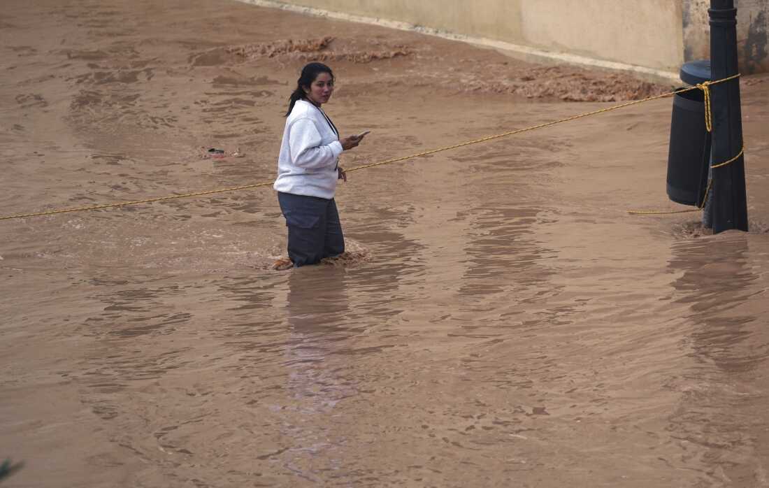 Spain flooding: Photos show the devastation in Valencia : The Picture ...