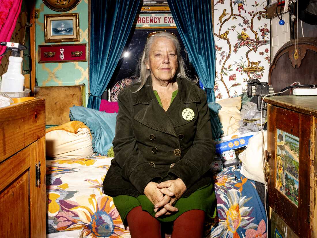 At the Rubber Tramp Rendezvous, nomads find community in the Arizona ...