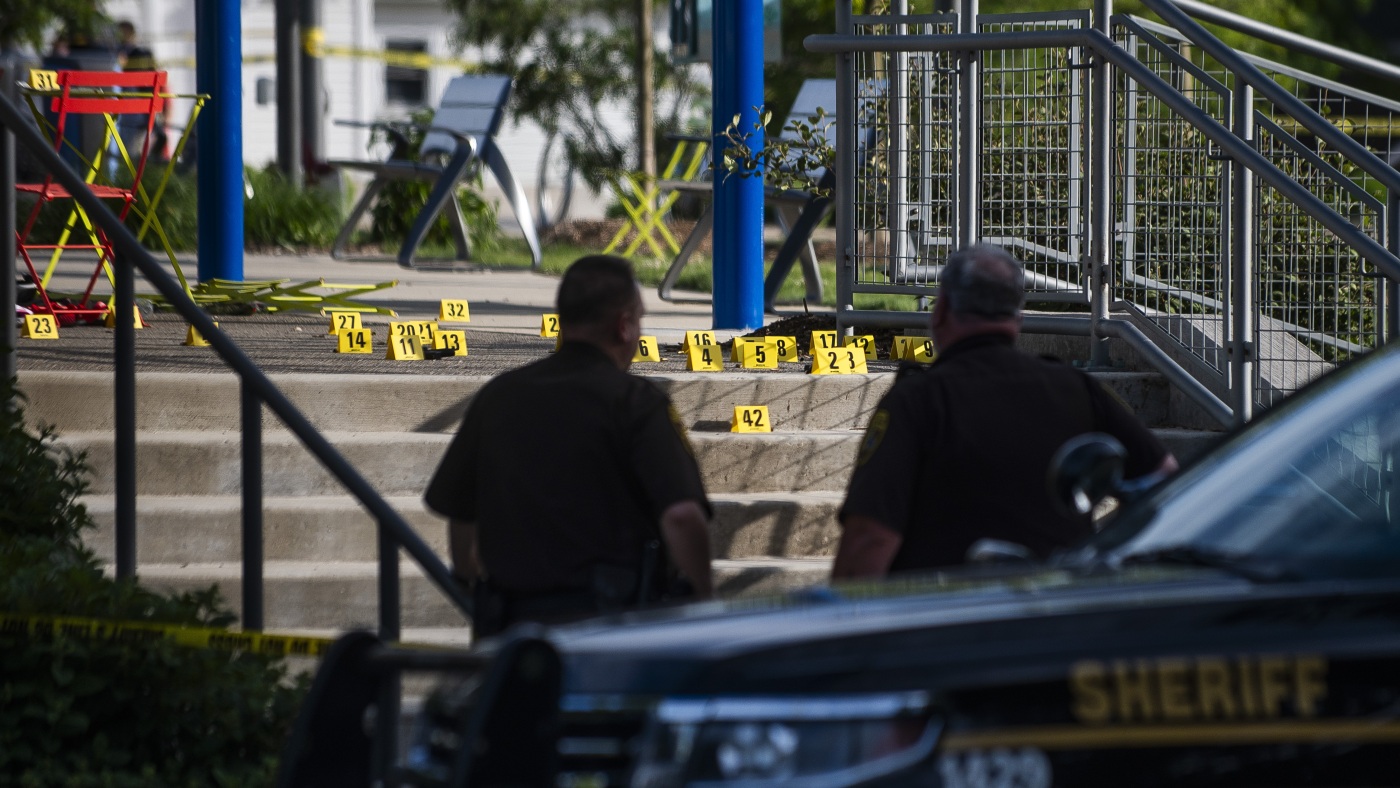 A shooting at splash pad in Detroit suburb injures 9, including 2 ...