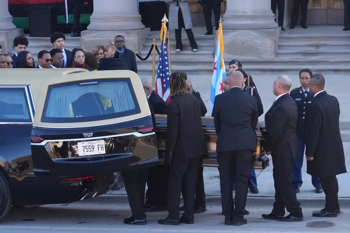 Chicagoans pay respects to Jesse Jackson as cross-country memorial ...