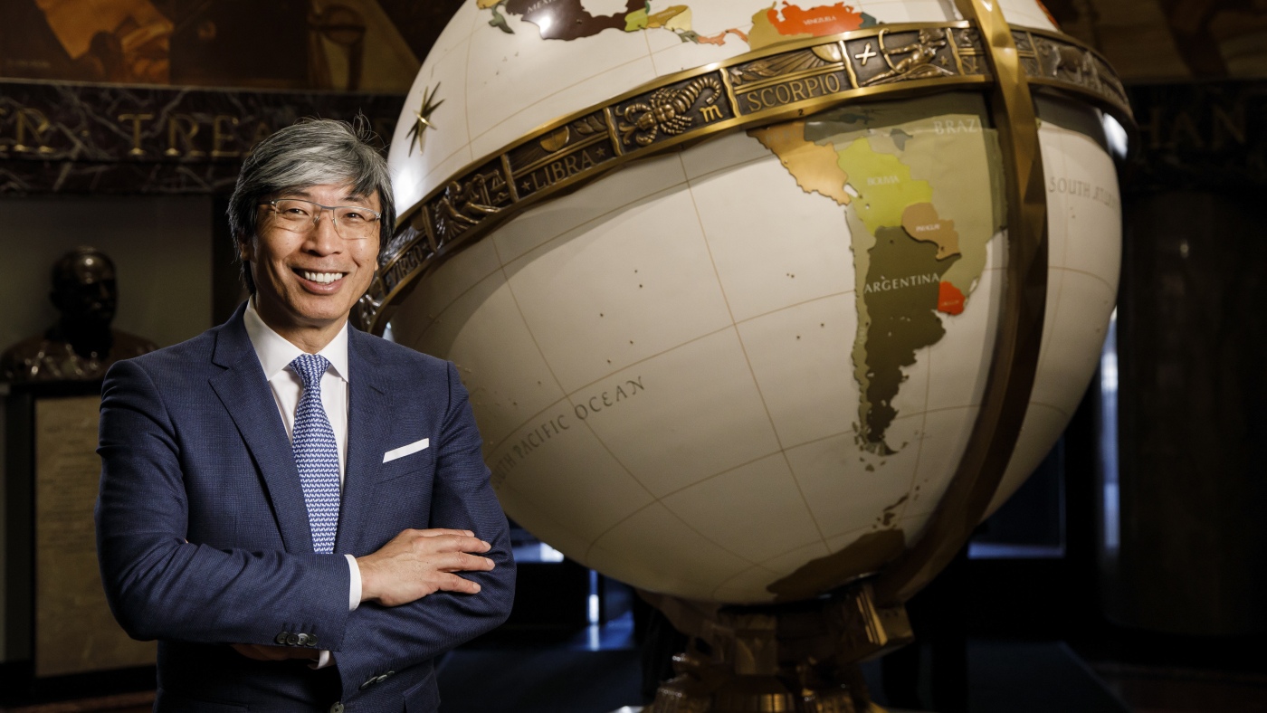 'LA Times' editor resigns after newspaper withholds presidential ...