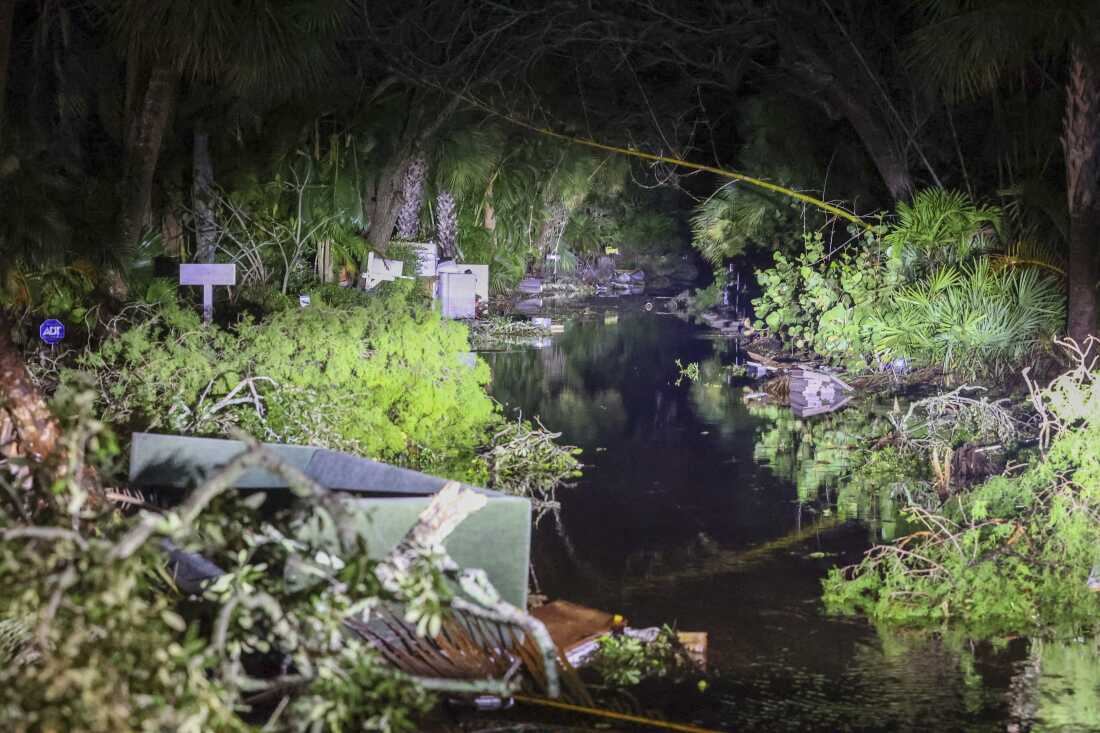 Photos: Hurricane Milton brings damage across Florida : The Picture ...
