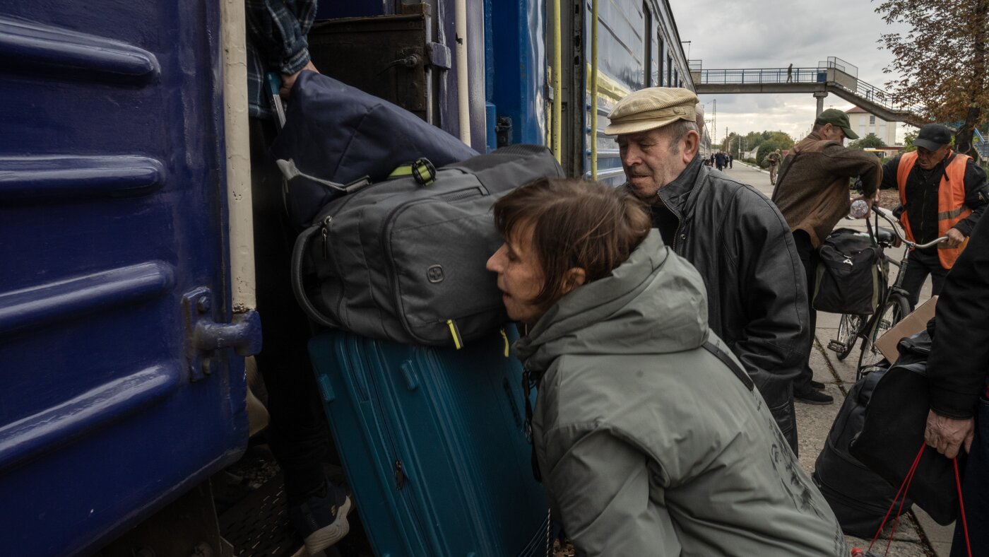 PHOTOS: Ukraine coal mining communities flee Russian attacks : The ...