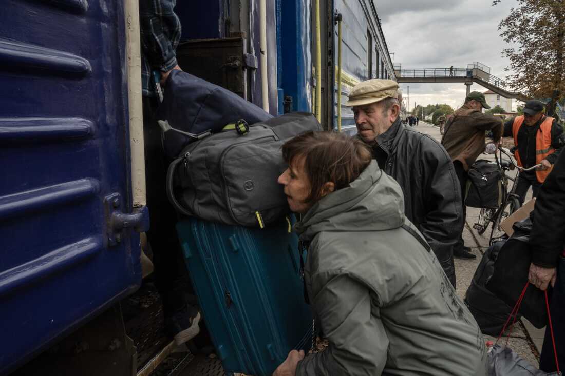 PHOTOS: Ukraine coal mining communities flee Russian attacks : The ...