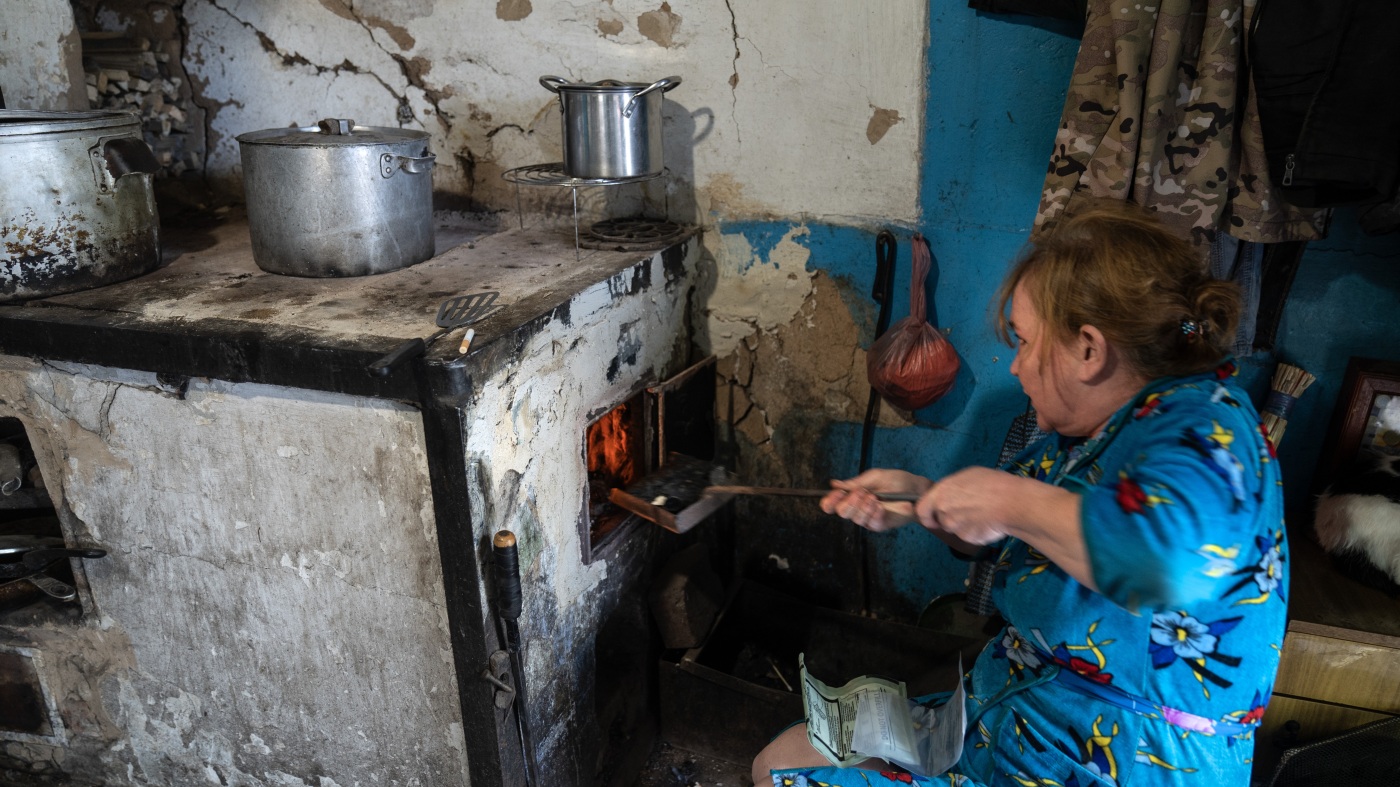 PHOTOS: Ukraine coal mining communities flee Russian attacks : The ...