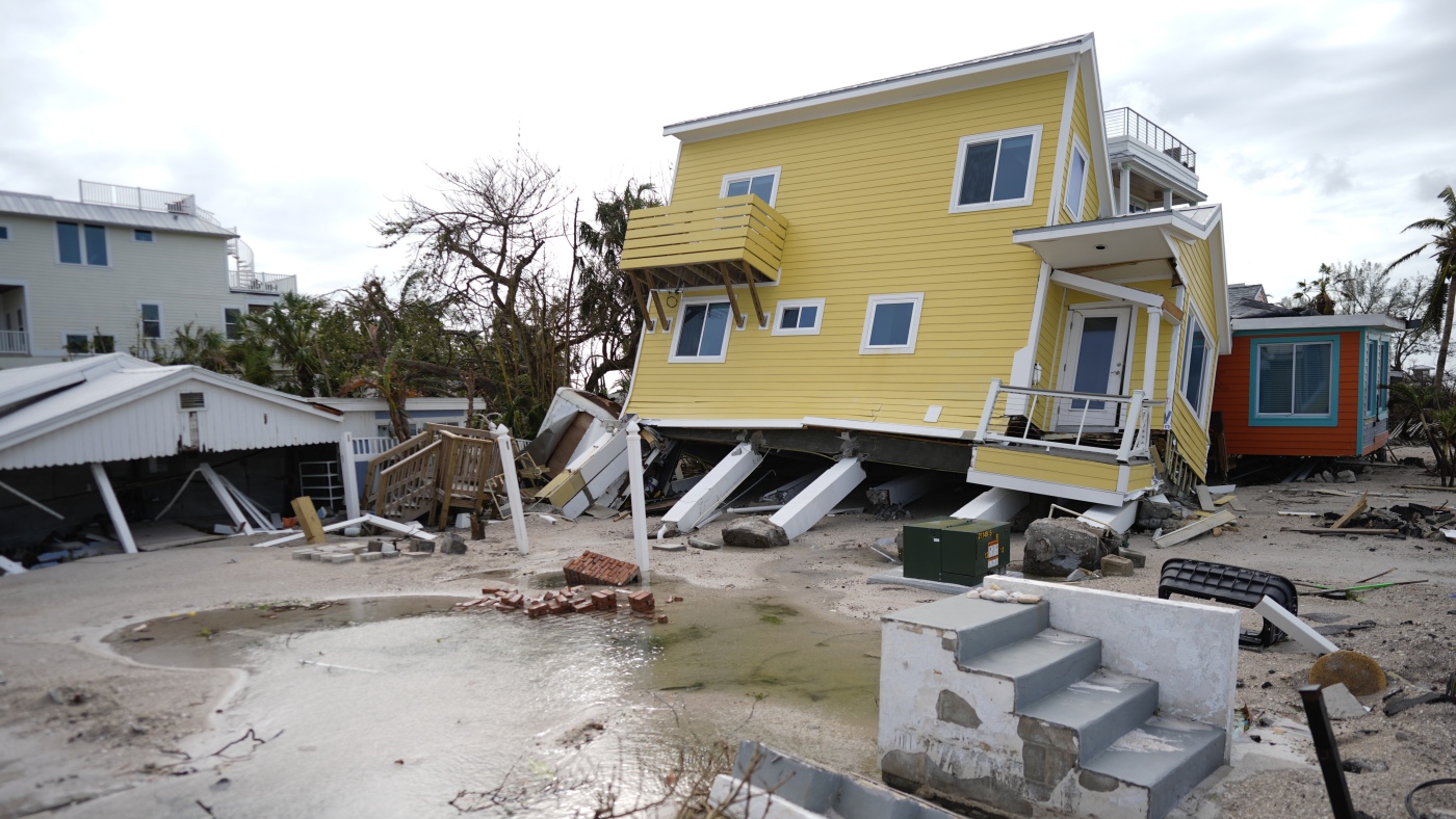 Photos: Hurricane Milton brings damage across Florida : The Picture ...
