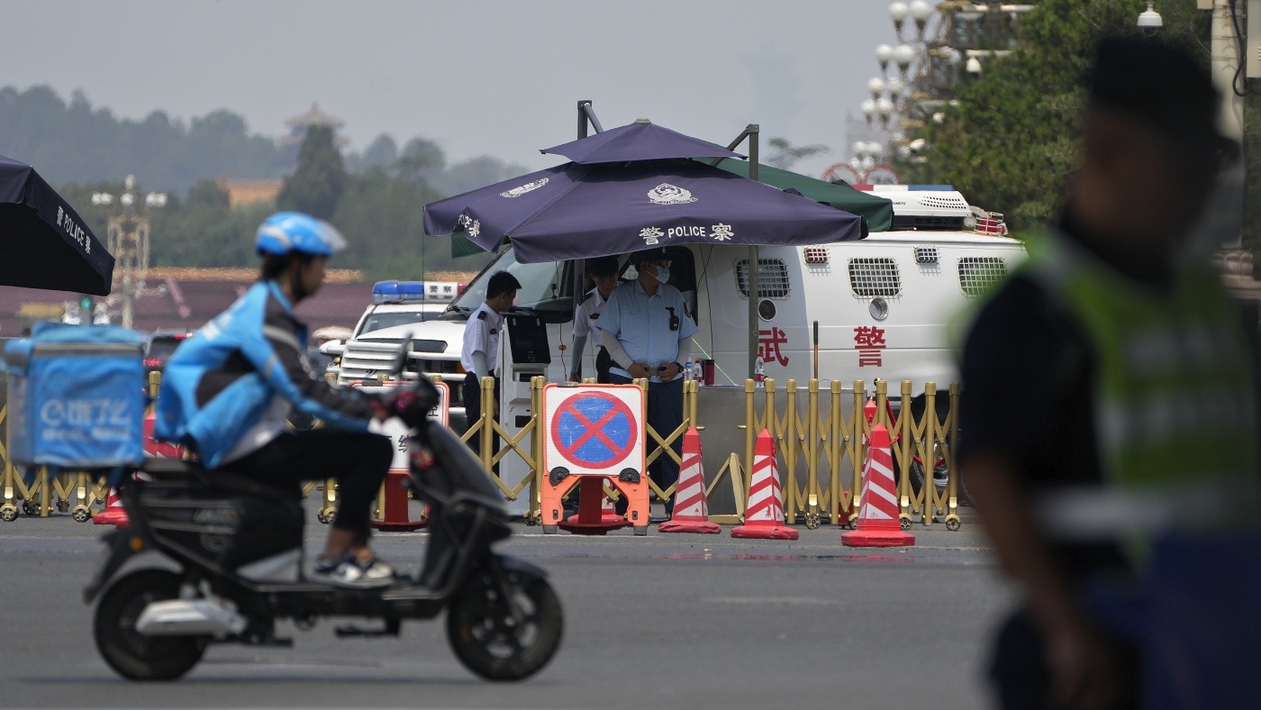 China's tight security, metal detectors at Tiananmen Square reveal ...