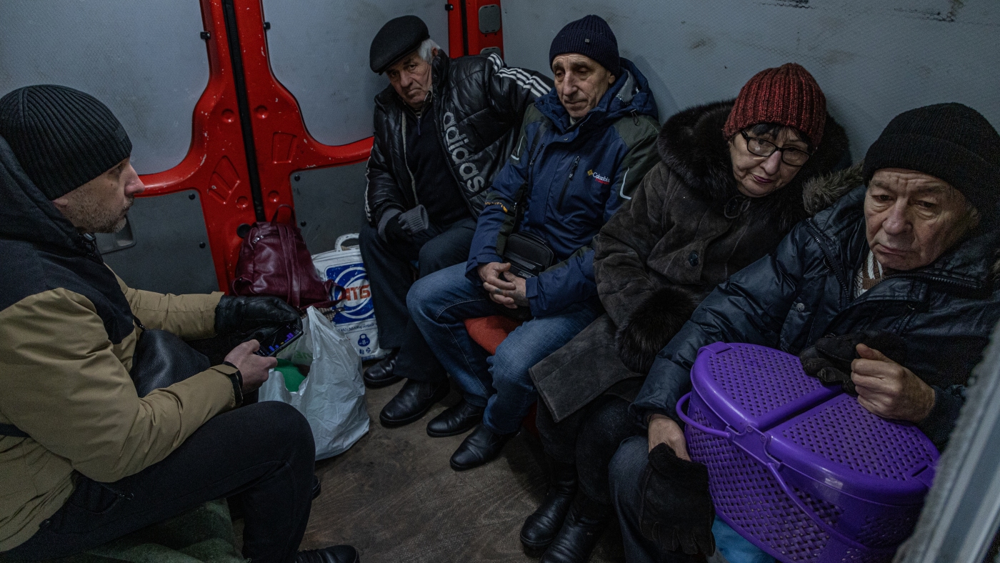 Key Ukrainian city Pokrovsk holds on as Russian siege tightens : NPR