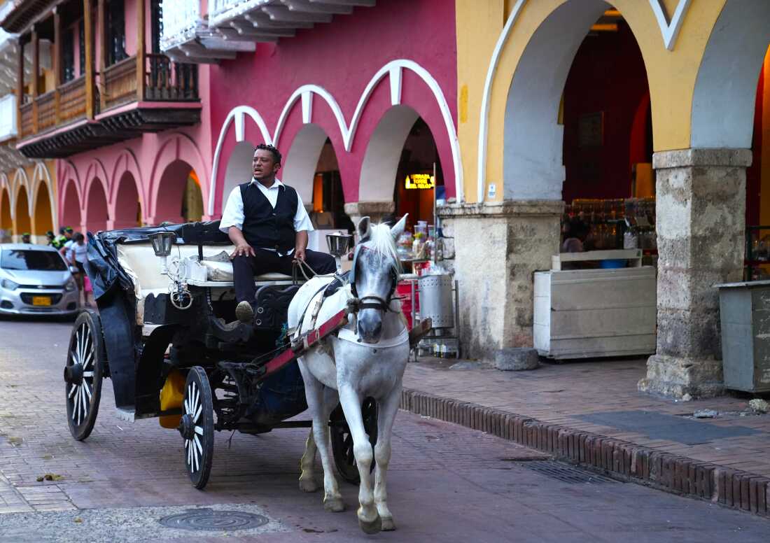 Cartagena's iconic horse carriages give way to electric buggies ...