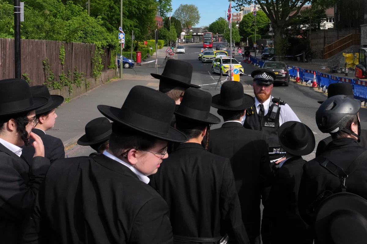 U.K. calls antisemitism an emergency after arson and stabbing attacks ...