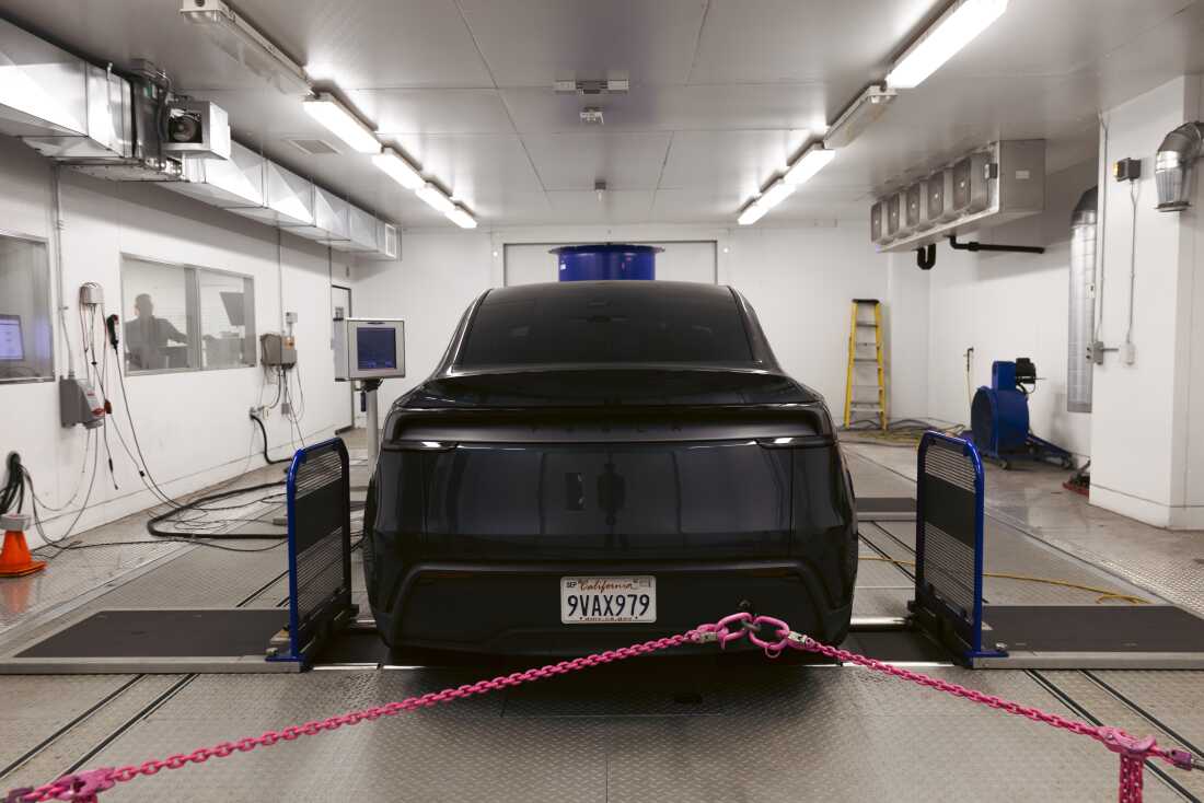 A giant treadmill in a freezer: How AAA tests the winter range of EVs : NPR