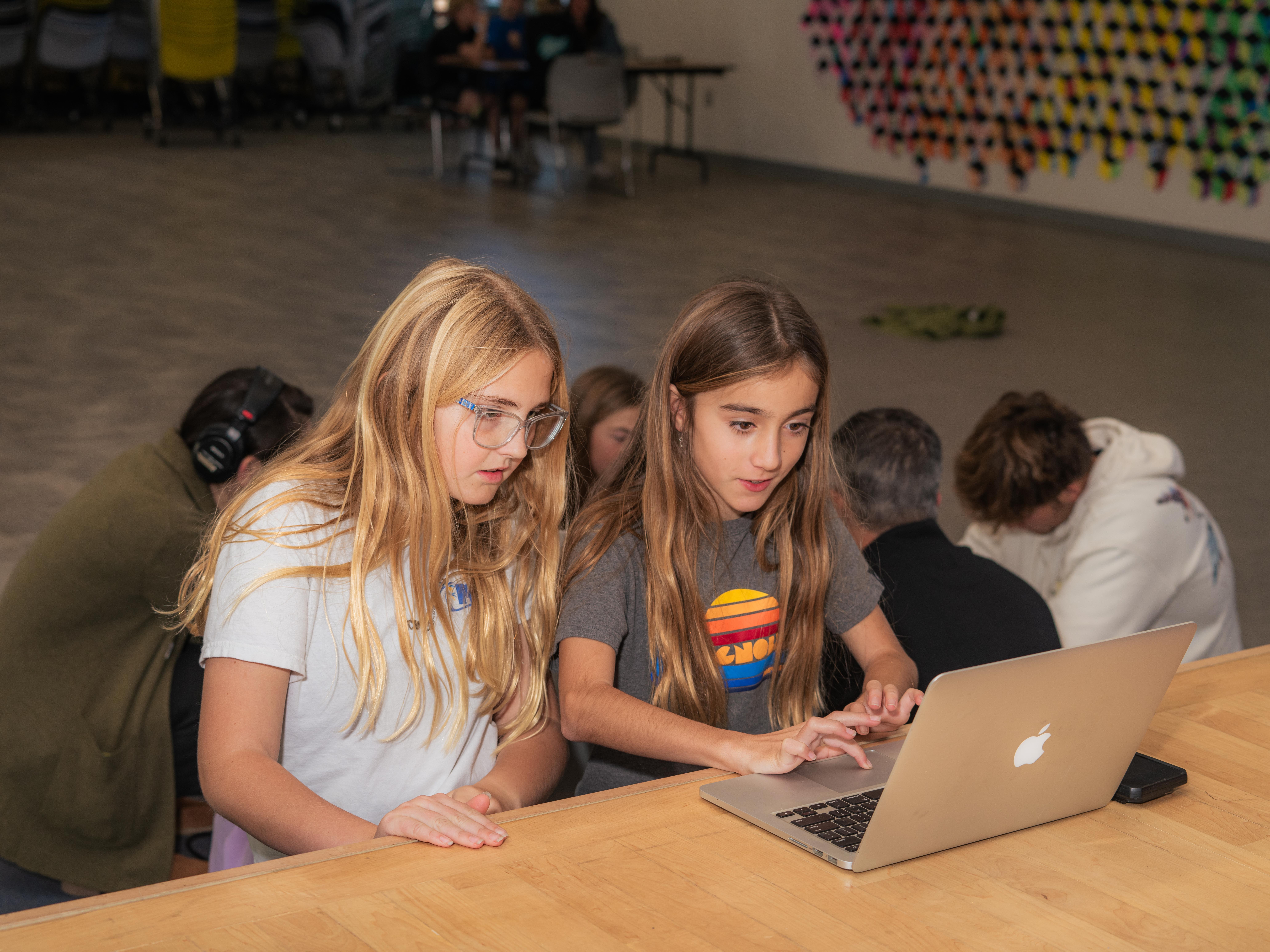 with students for the 1gen4slklxw