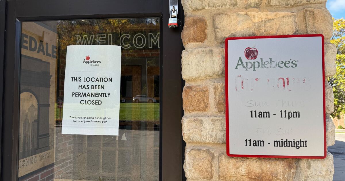 Kansas City Applebee's employees 'blindsided' after sudden mass closure ...