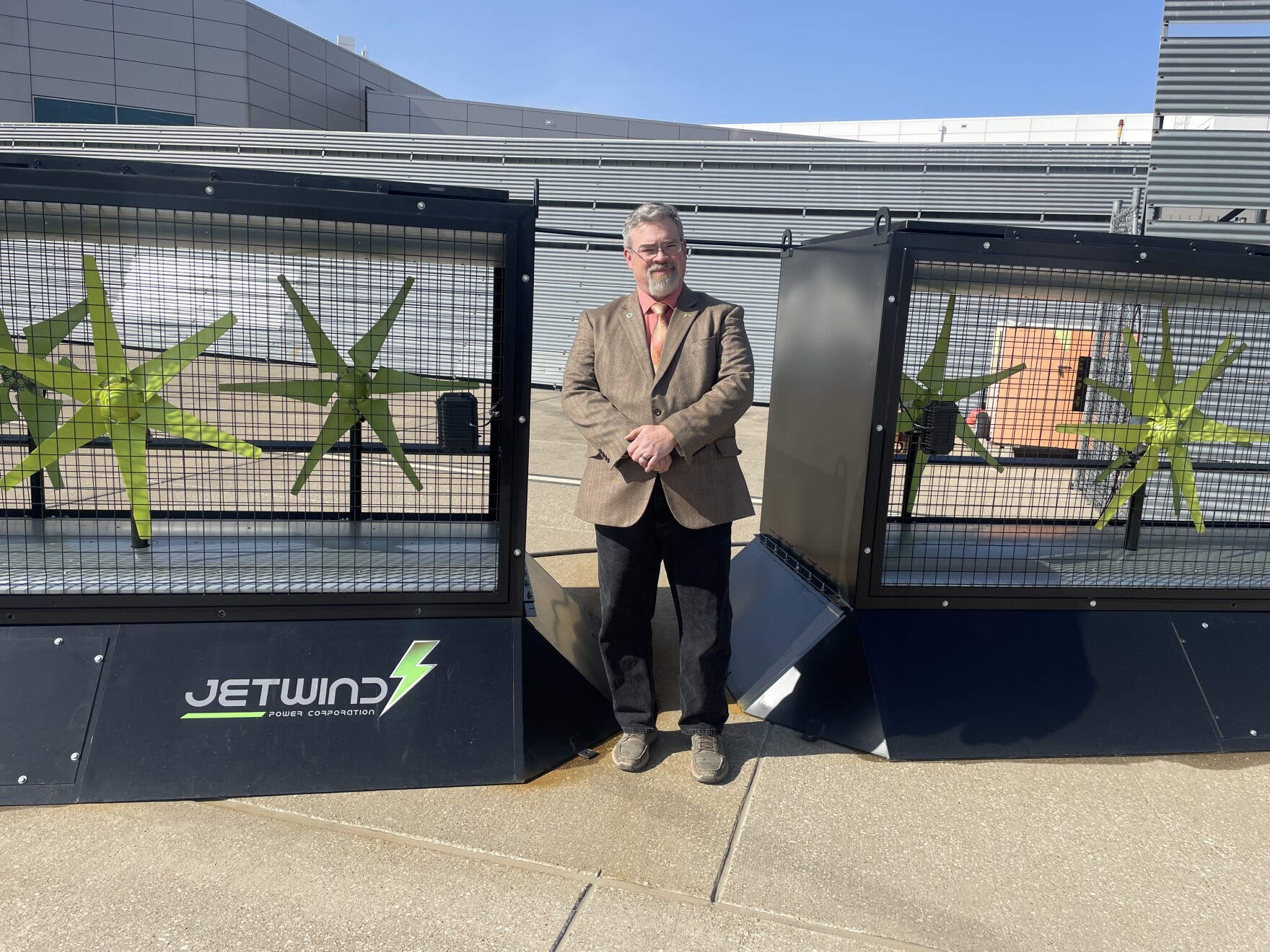 Dallas Love Field using jet wind energy to power car, phone chargers | TPR