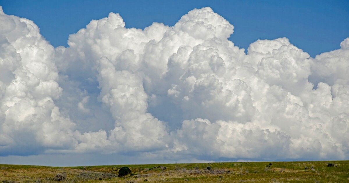 How do clouds float?