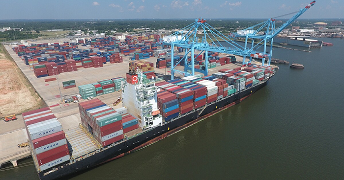 2017 a Record Year for Alabama Exports | Alabama Public Radio