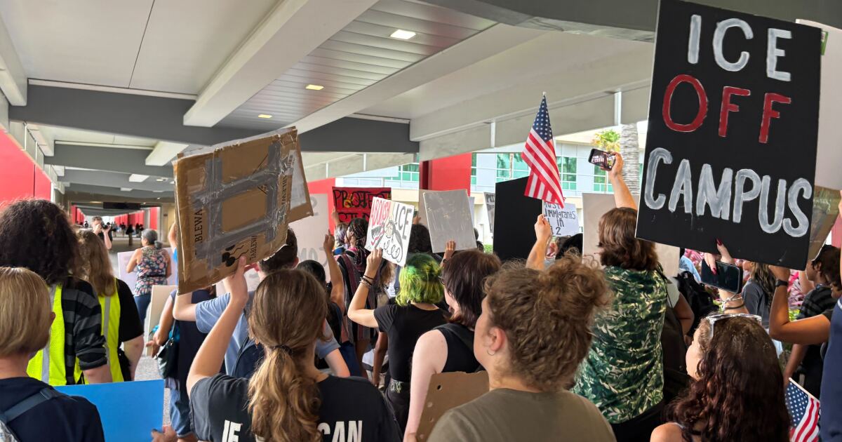 'Lost what we stand for': FAU students protest ICE collaboration with ...