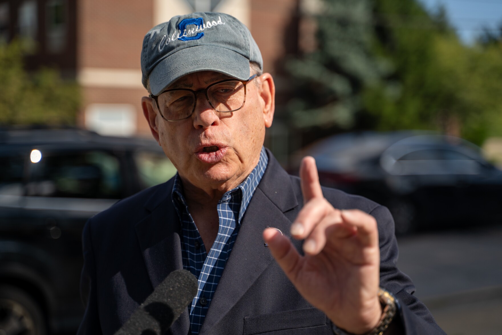 With thousands of empty seats, should CMSD close schools? | WYSO