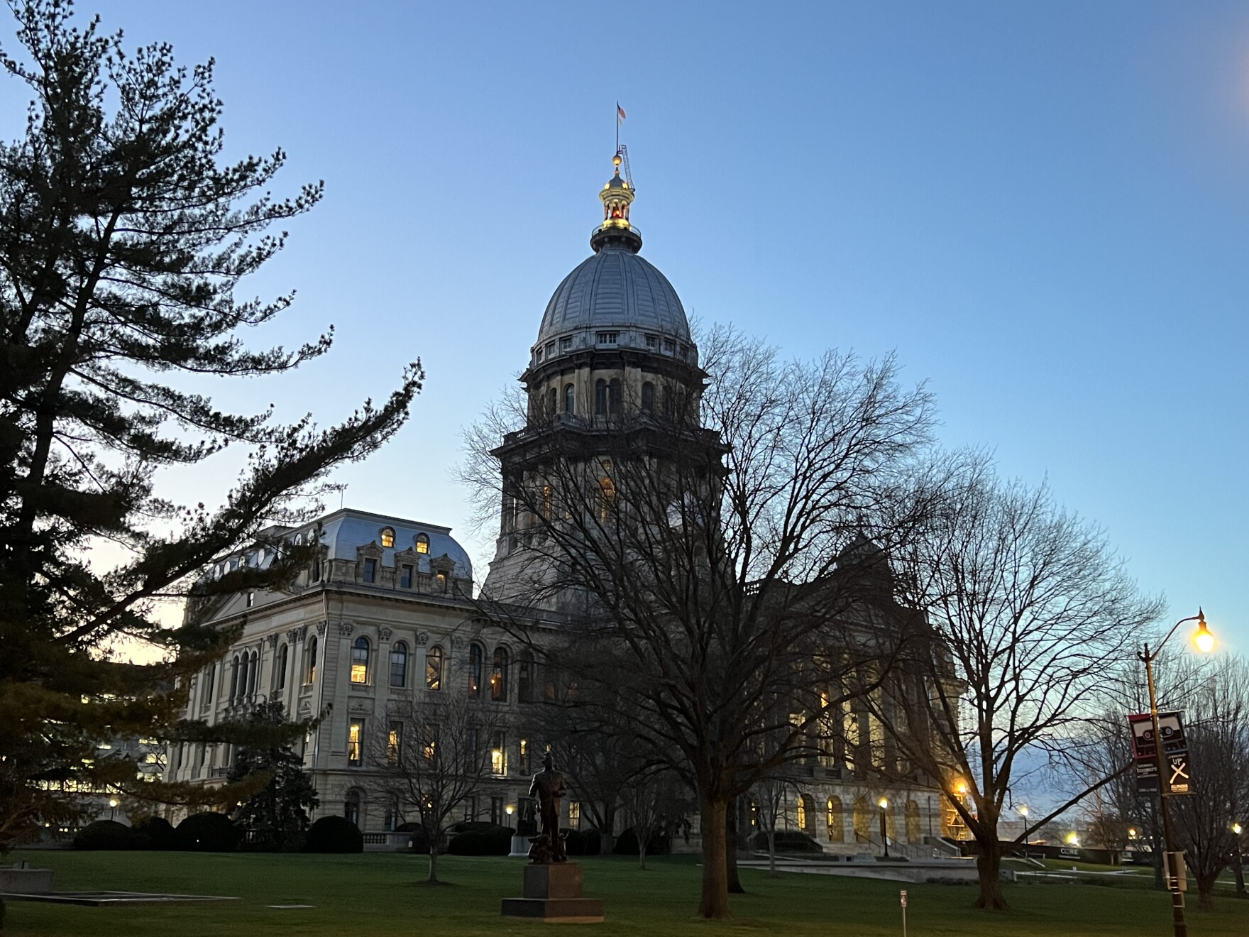 Arrest made in connection with state capitol bomb threat | NPR Illinois