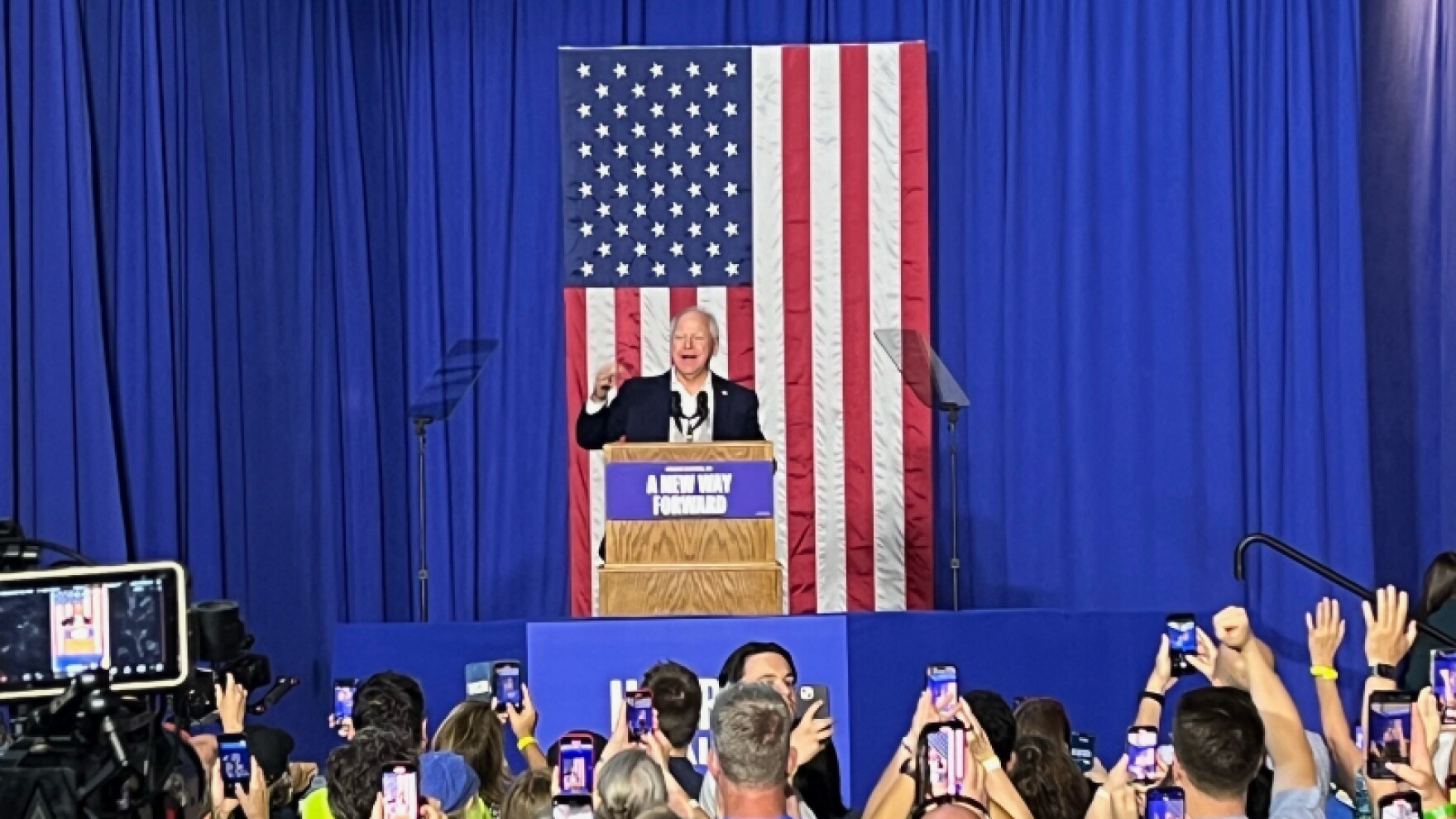 Democratic VP candidate Tim Walz rallies supporters in Grand Rapids ...