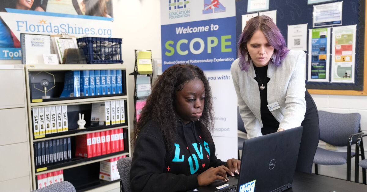 FAFSA delays persist as college enrollment deadlines loom | WUSF