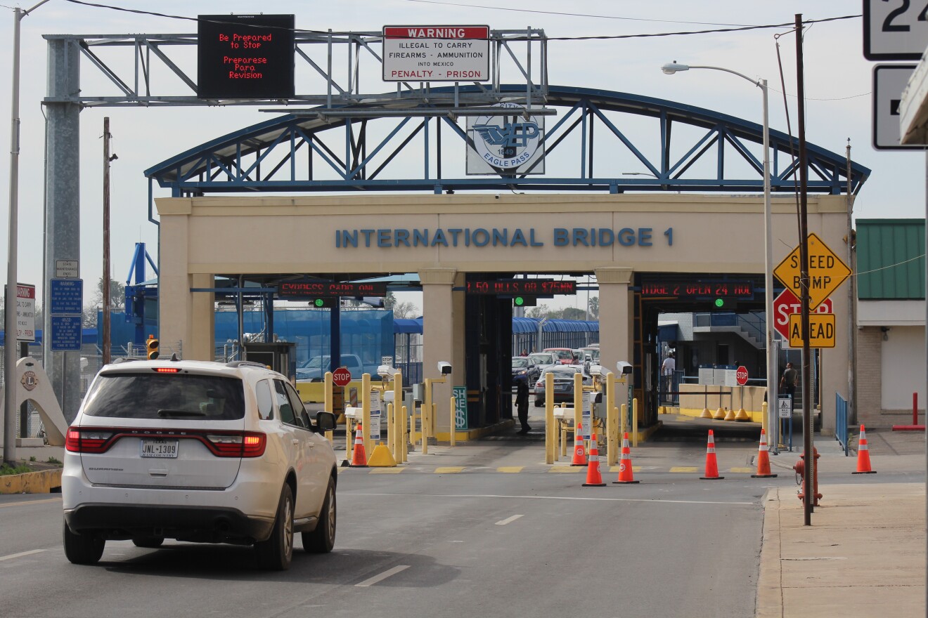 Border Security At Eagle Pass Crossing Tightens As Army, Police Watch ...