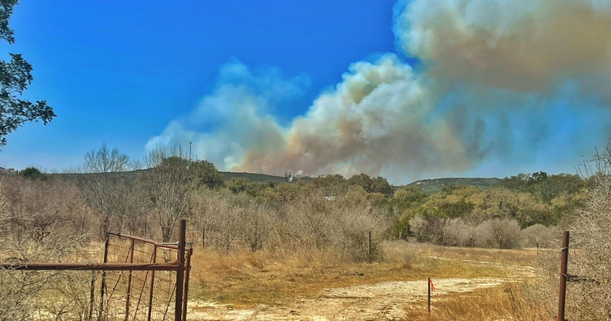 Wildfire threat in Texas continues as windy and dry conditions persist ...