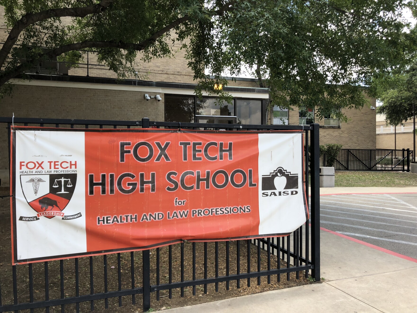 Juez del condado de Bexar dijo que el proyecto del estadio de béisbol le dejará al distrito ...