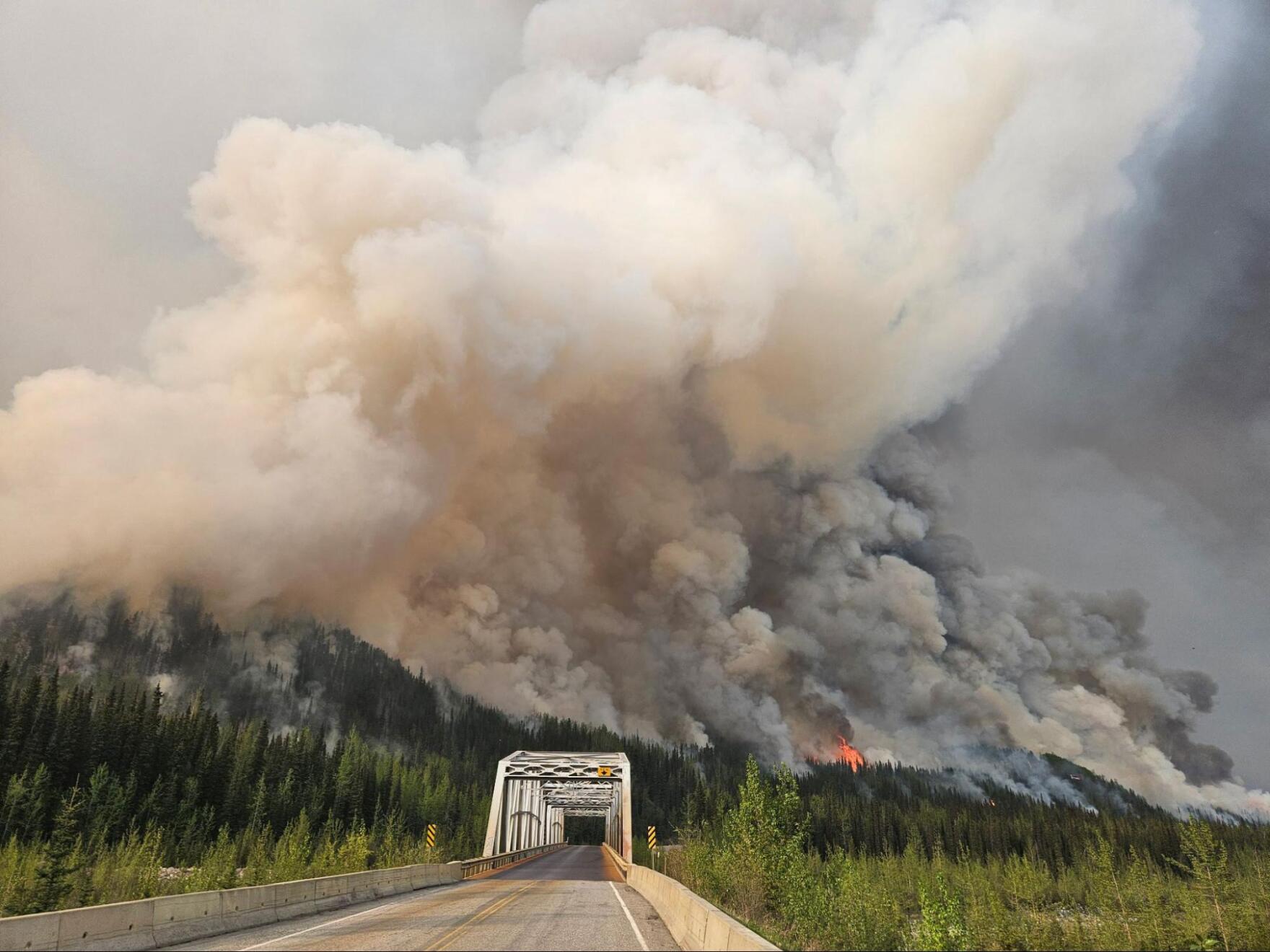 British Columbia wildfire disrupts traffic on the Alaska Highway