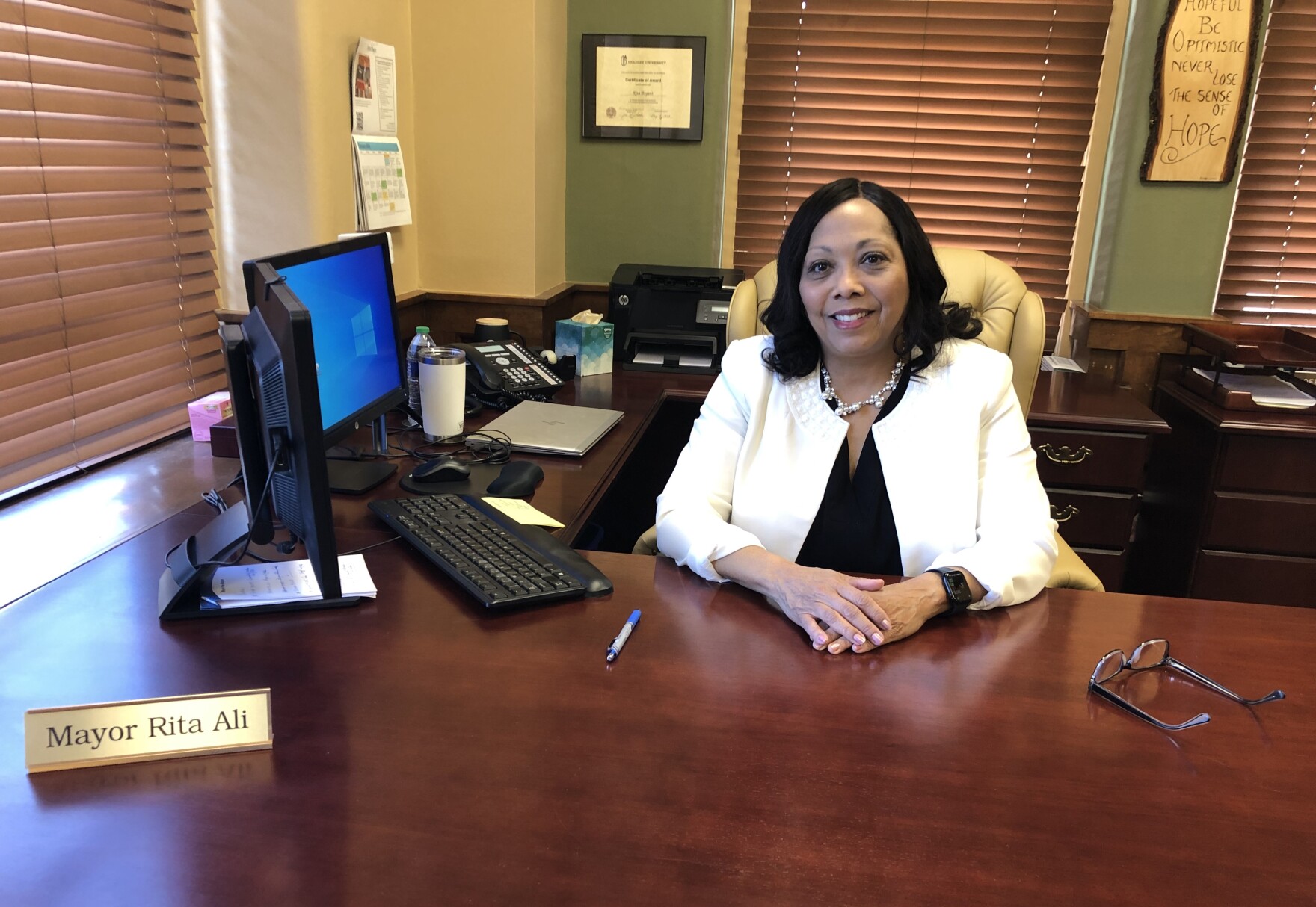 Ali earns clear win over Kelly for re-election as Peoria mayor | WCBU ...