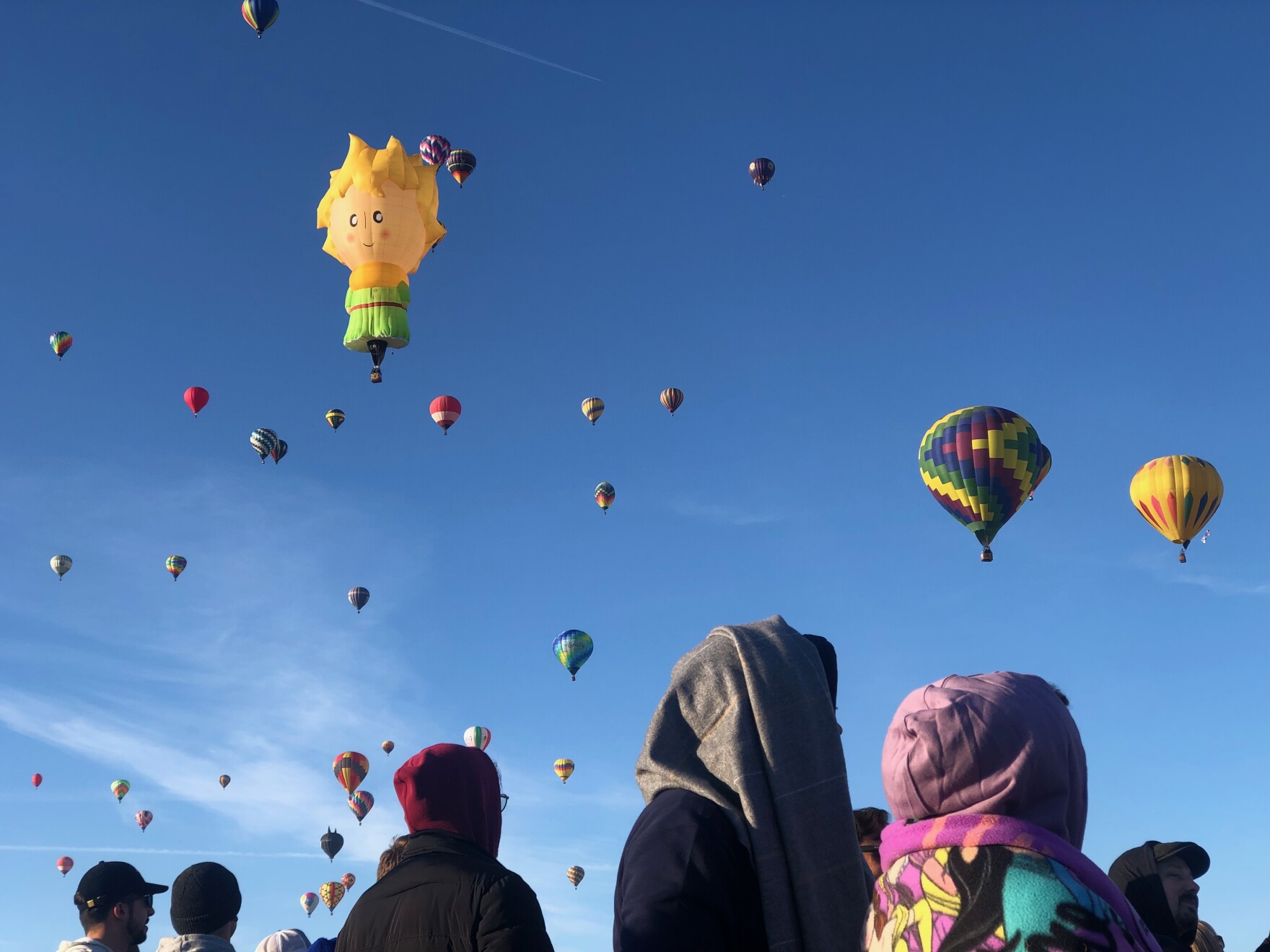 Thousands flock to Balloon Fiesta for twin spectacle of mass ascension ...