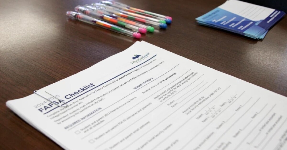 The FAFSA form is open for college-bound high school seniors, returning ...