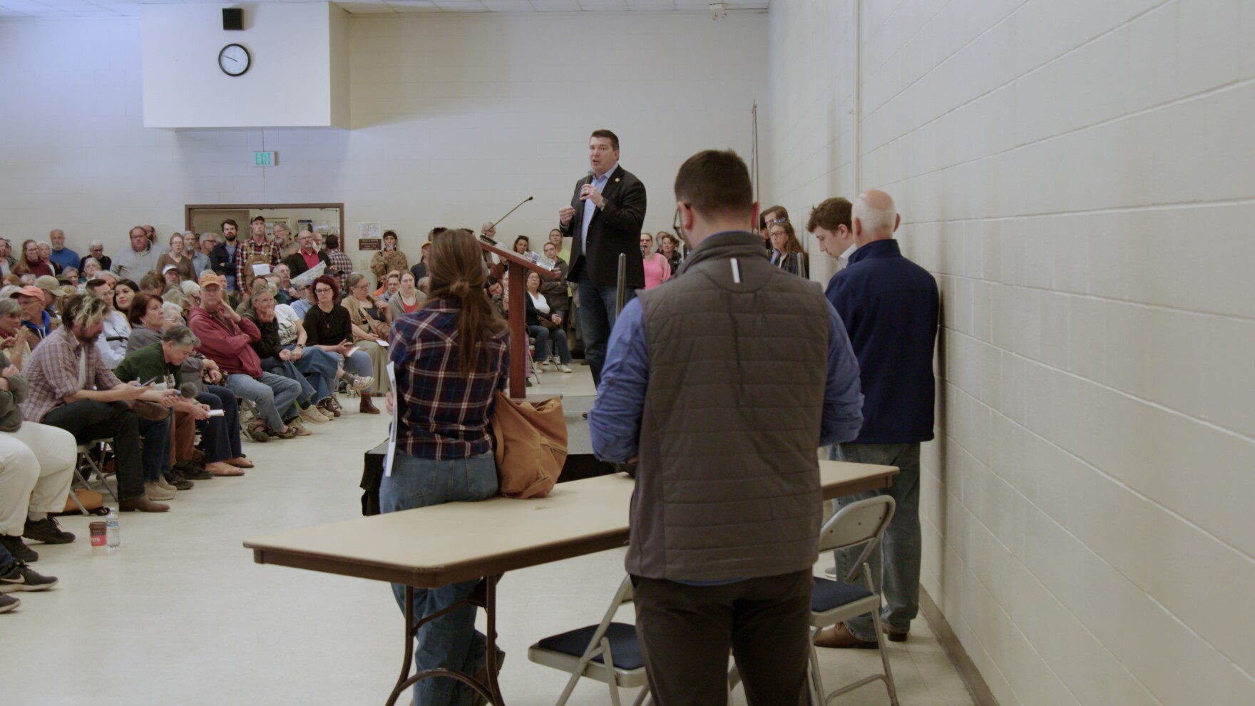 Yucca Valley town hall turns raucous as Rep. Jay Obernolte defends DOGE ...