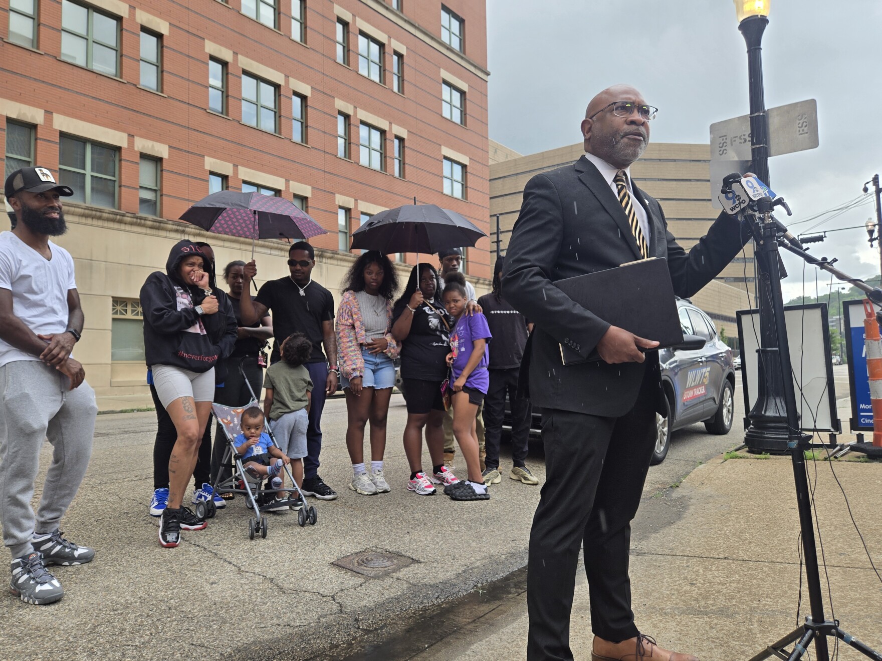 Prosecutor rules police shooting of Ryan Hinton justified | WVXU