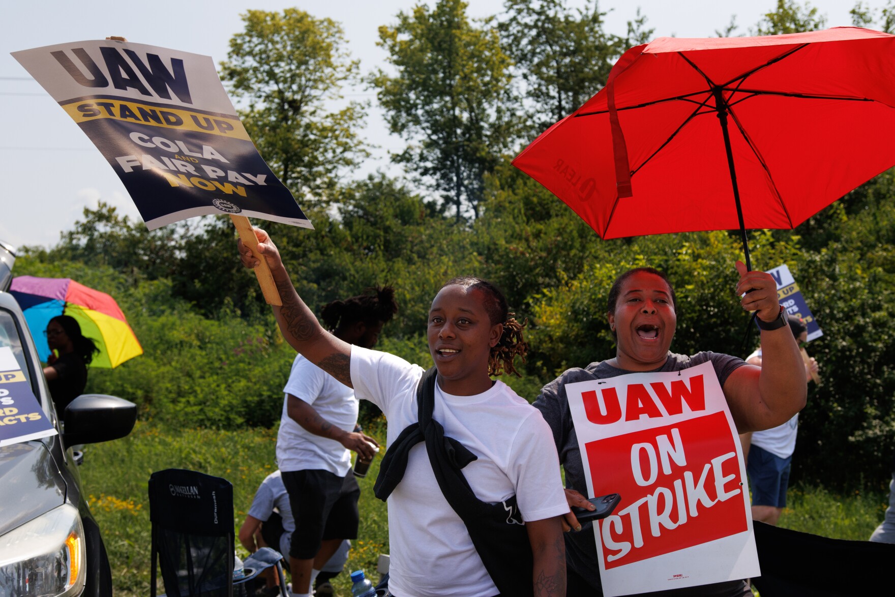 Missouri UAW workers go on strike at a Lear factory for better working ...