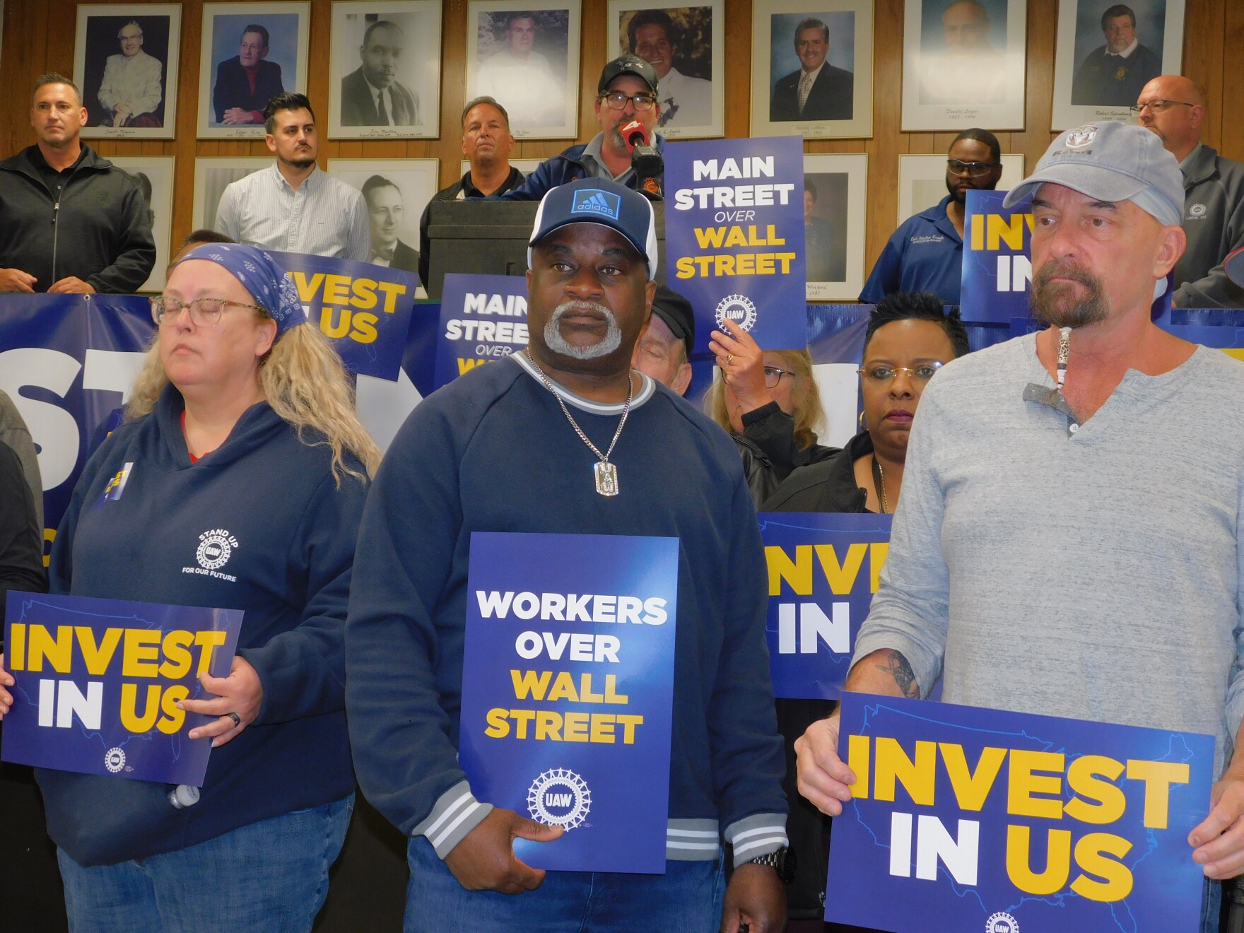 UAW rallying to pressure Stellantis to shift production to Michigan, US