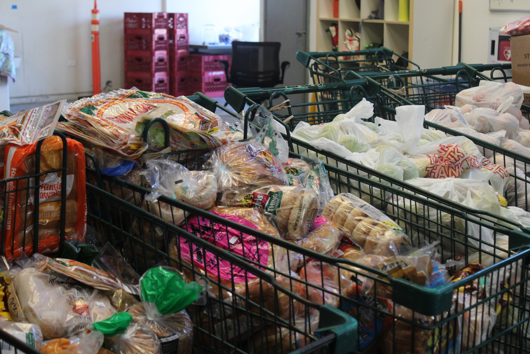 Public libraries launch statewide food drive amid SNAP changes | Hawai'i Public Radio