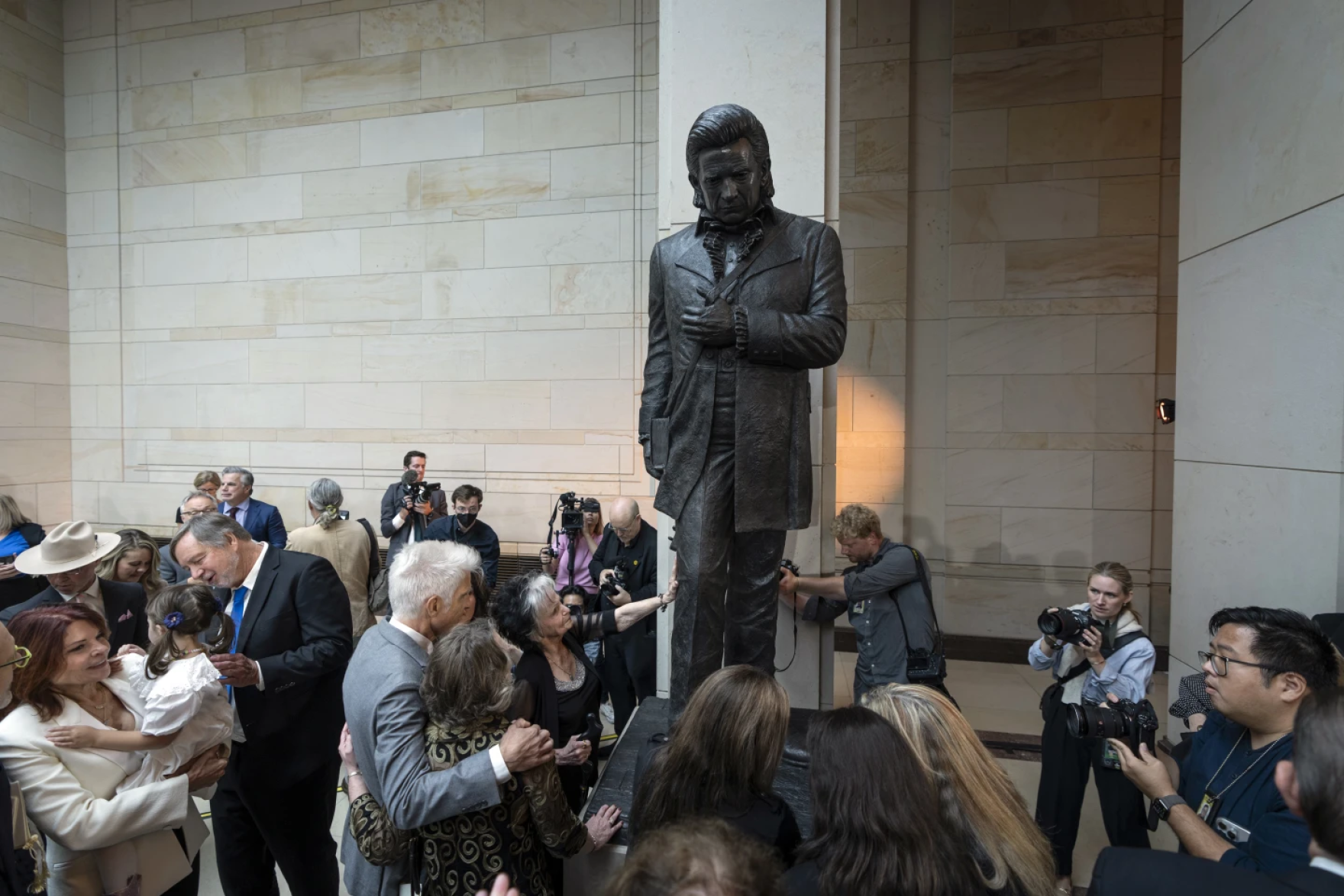 Hello, I’m Johnny Cash’s statue: A monument to the singer is unveiled ...