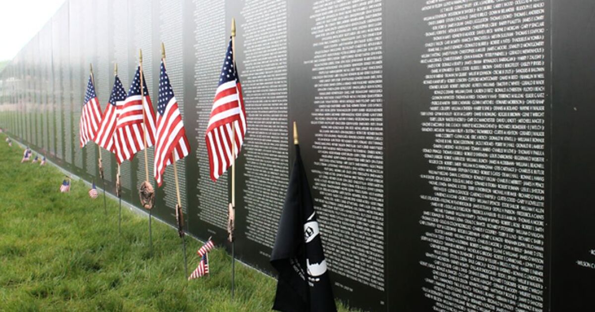Traveling Vietnam Wall | WSIU