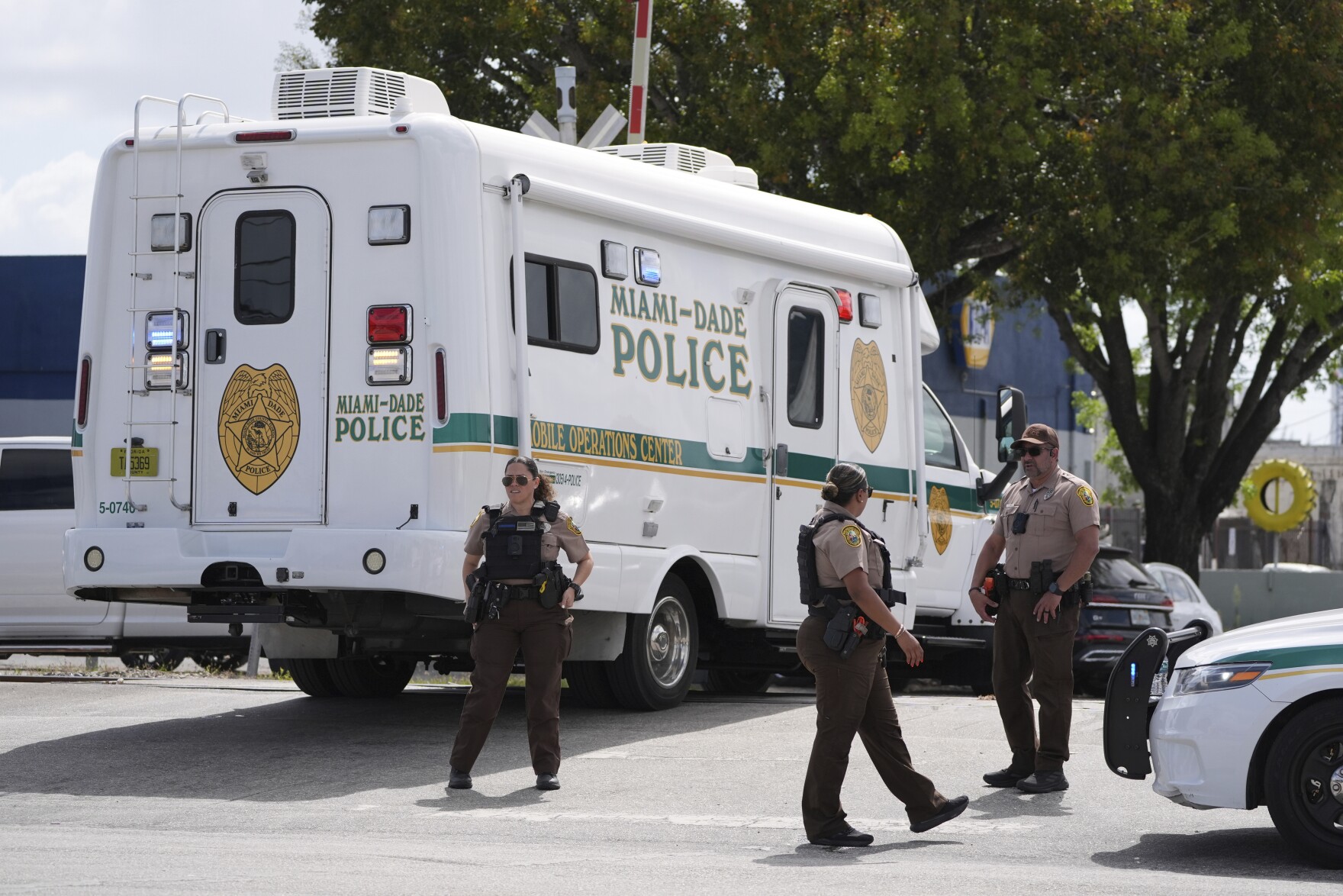 Southwest Miami-Dade shooting leaves one dead, 2 injured, including ...